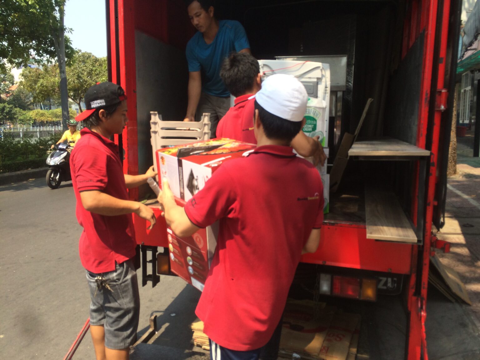 Chuyển Nhà Trọn Gói Huyện Hóc Môn Giá Rẻ | Ưu Đãi Cực Lớn